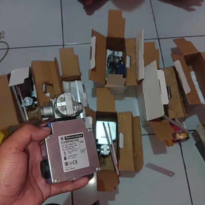 Jual XCKMR54d1h29 LIMIT SWITCH XCMKR TELEMANIEQUE ORIGINALPRODUK ...