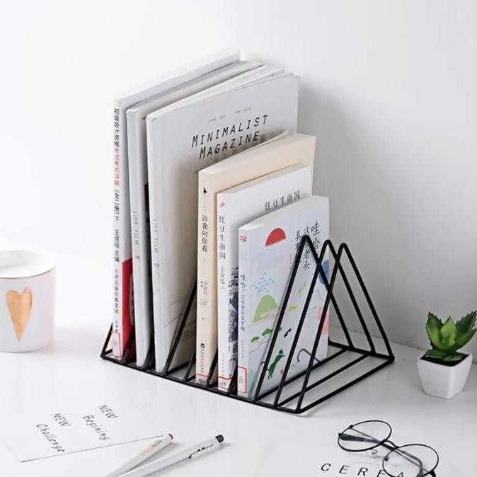 Jual TERSEDIA TEMPAT BUKU MINIMALIS PENAHAN BUKU TRIANGLE BOOKSHELF RAK ...