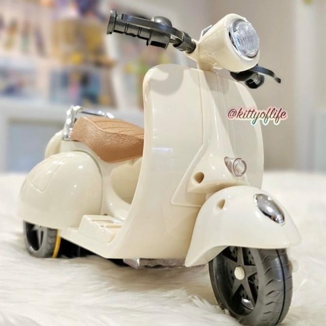 Jual Motor Vespa For Popmart Labubu Upset Duck Light Cream | Shopee ...