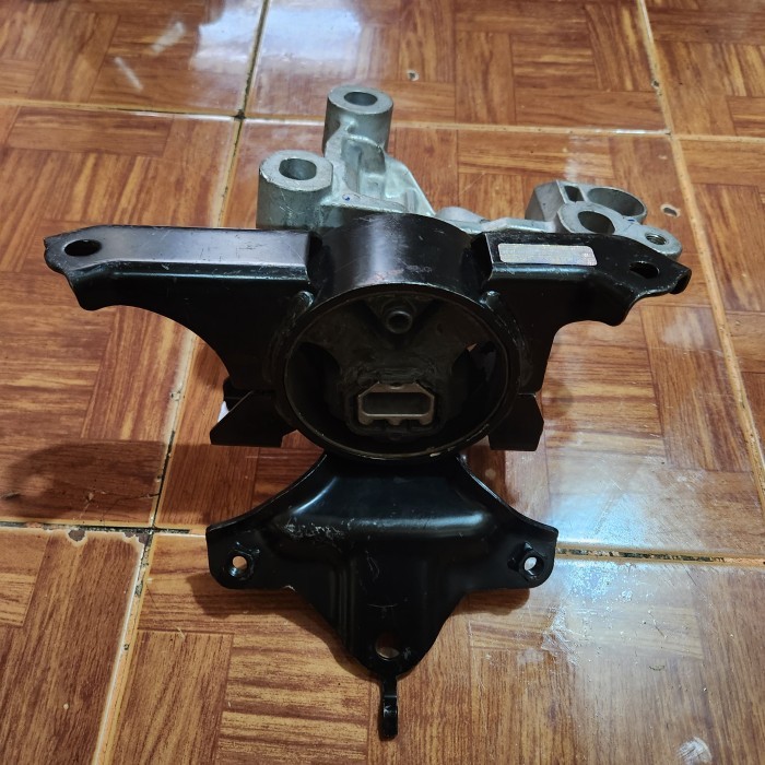 Jual Engine mounting dudukan mesin toyota raize rocky kiri matic asli ...