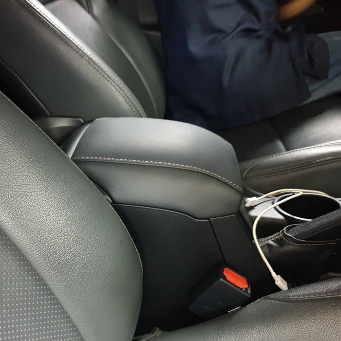 Jual ARMREST CONSOLE BOX ORIGINAL OEM INNOVA REBORN GV 2016-2024 READY ...