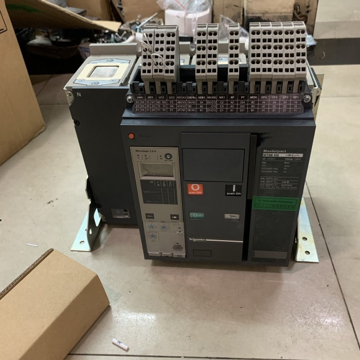 Jual Schneider Acb Nt08 H2 4P 800A Motorized / Acb Nt 4P 800A Genuine ...