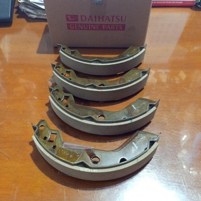 Jual HARGA DISC - Brake Shoe Kampas Rem Belakang Agya Ayla 04495-YZ111 ...