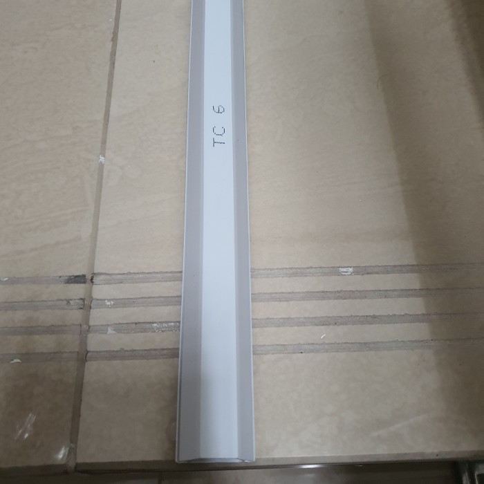 Jual penutup kabel dinding 1meter tc6 putih 1 meter perbatang tc-6 plus lem | Shopee Indonesia