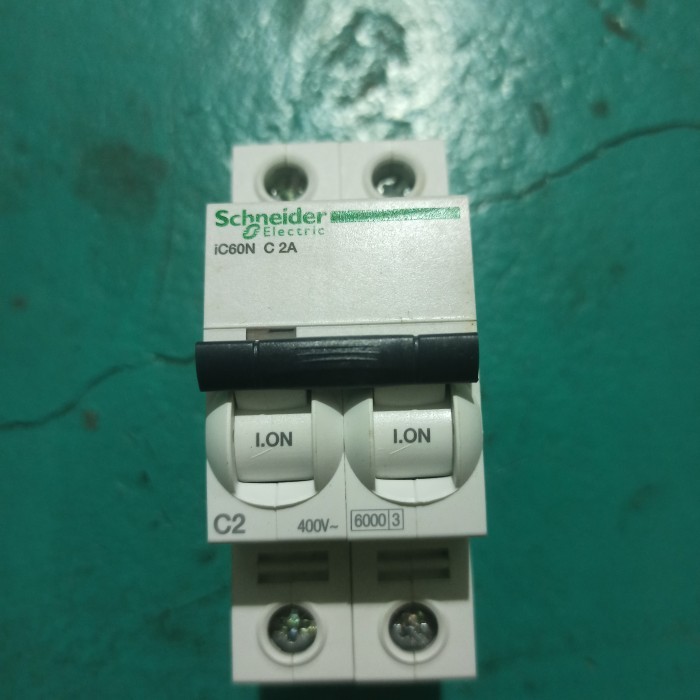 Jual MCB AC 2p 2a Schneider A9F74202 C curve iC60N | Shopee Indonesia