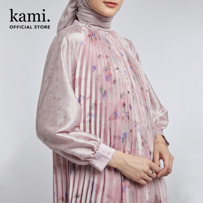 Jual KAMI. x Buttonscarves - Danilla Pleated Dress - Macaroon | Shopee ...