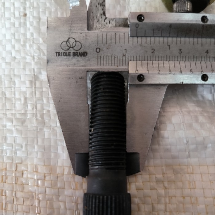 Jual Baut Roda Hub Bolt Depan Front Elf Engkel Nhr55 Kiri Atau Kanan ...