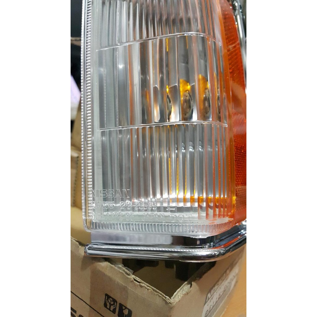 Jual Lampu Sen Nissan Terrano Corner Lamp PUTIH-KUNING ORI B6110/15 ...