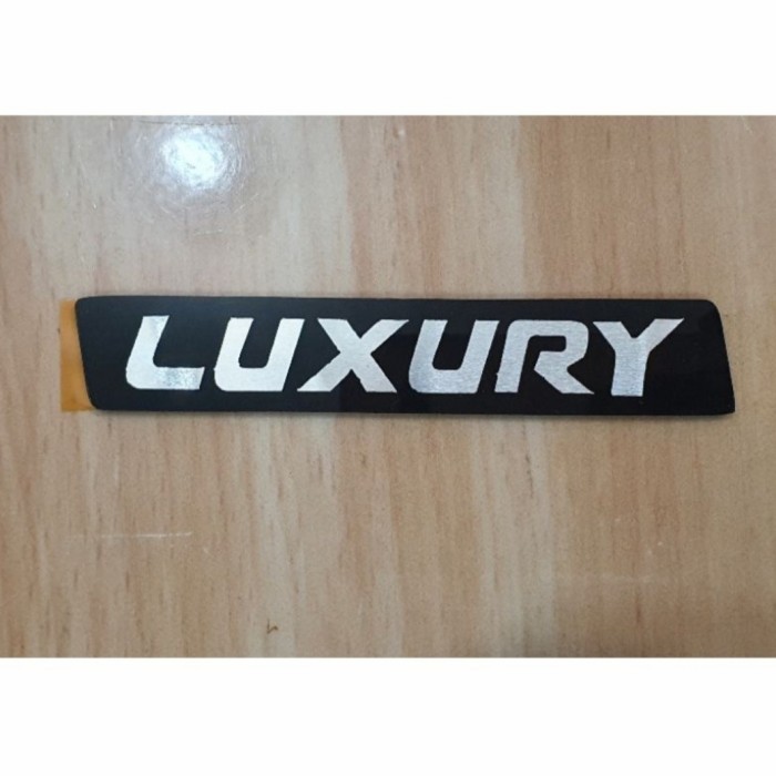 Jual Emblem/Logo Luxury Toyota Innova Reborn | Shopee Indonesia