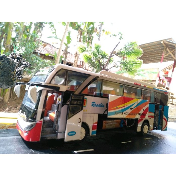 Jual Miniatur Bis Rosalia Indah Full Interior Miniatur Bus | Shopee ...