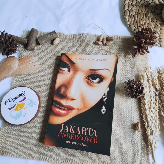 Jual JAKARTA UNDERCOVER - MOAMMAR EMKA original english | Shopee Indonesia