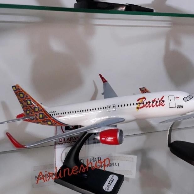 Jual MINIATUR PESAWAT BATIK AIR AIRBUS A320 (38CM) | Shopee Indonesia