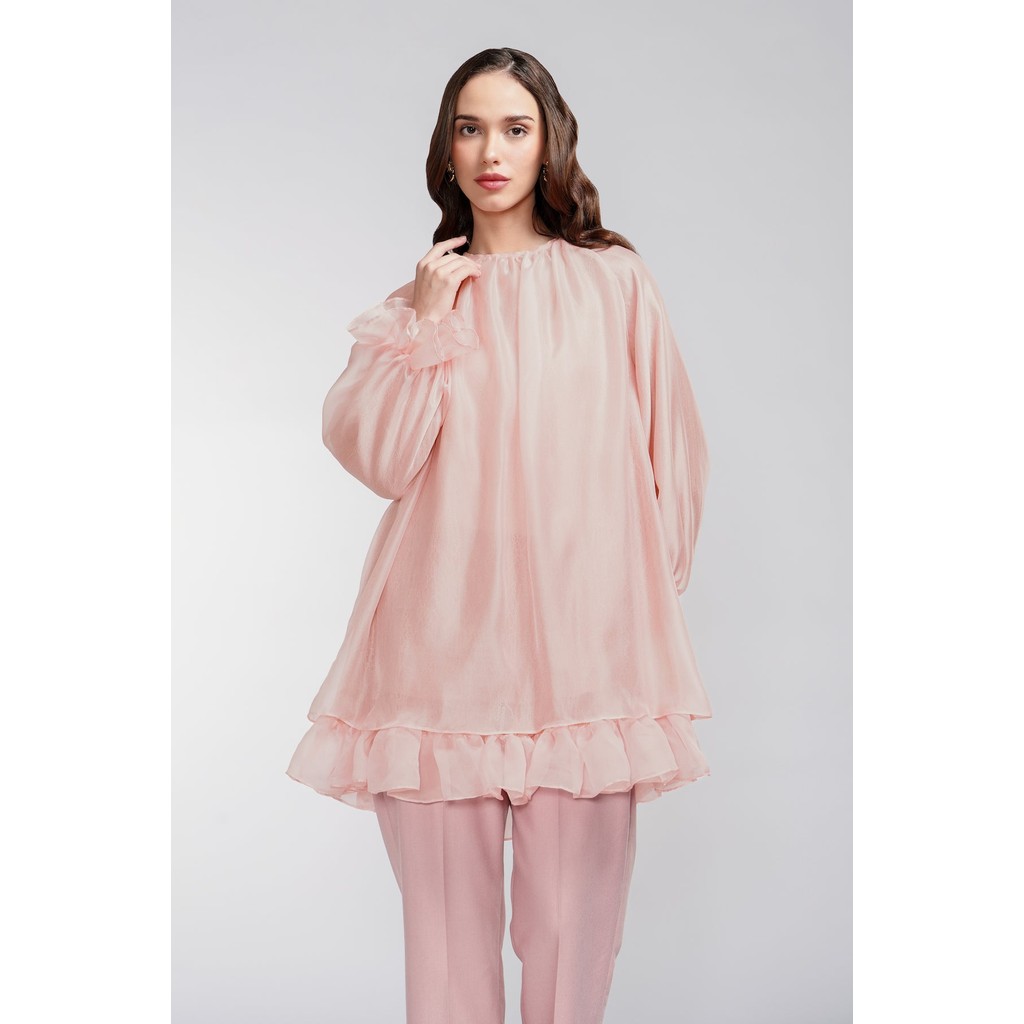 Jual Benang Jarum - Ciara Ruffle Blouse - Pearl Blush | Shopee Indonesia