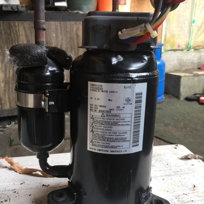 Jual kompresor daikin inverter 2pk R22 original copotan outdor | Shopee ...