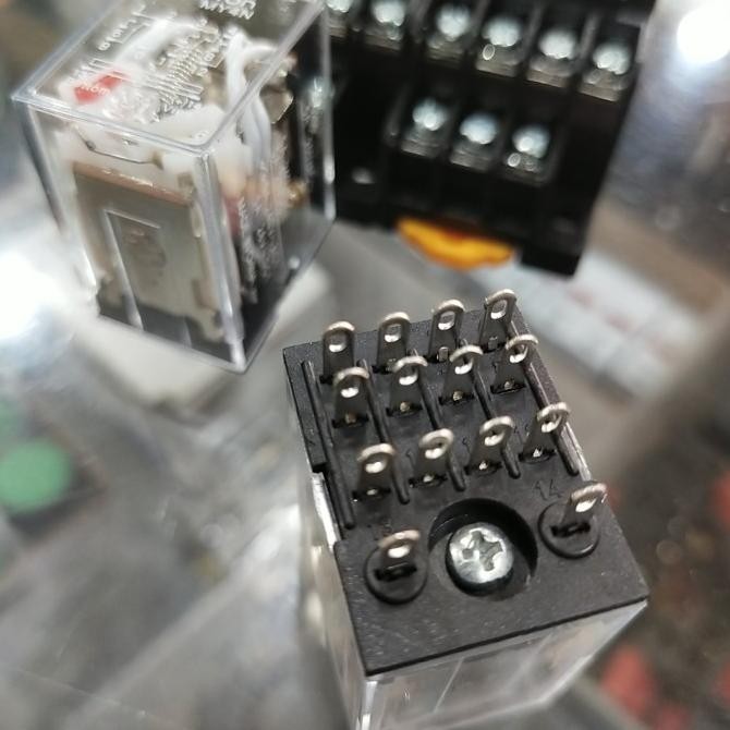 Jual Promo relay Omron original my4n/my4 220vac set socket original ...