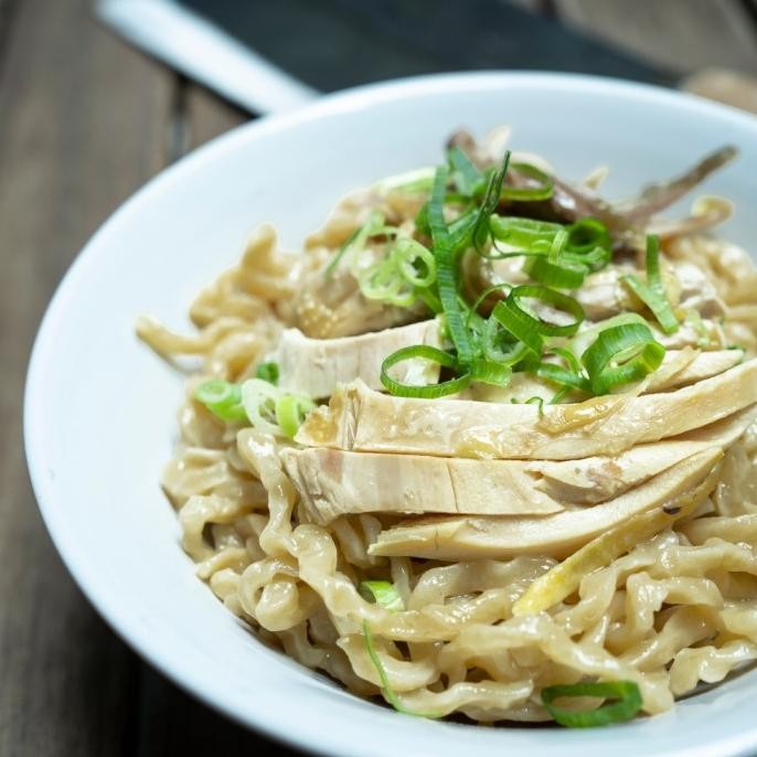 Jual New Bakmi Karet Ayam Kampung Frozen (1 porsi) | Shopee Indonesia