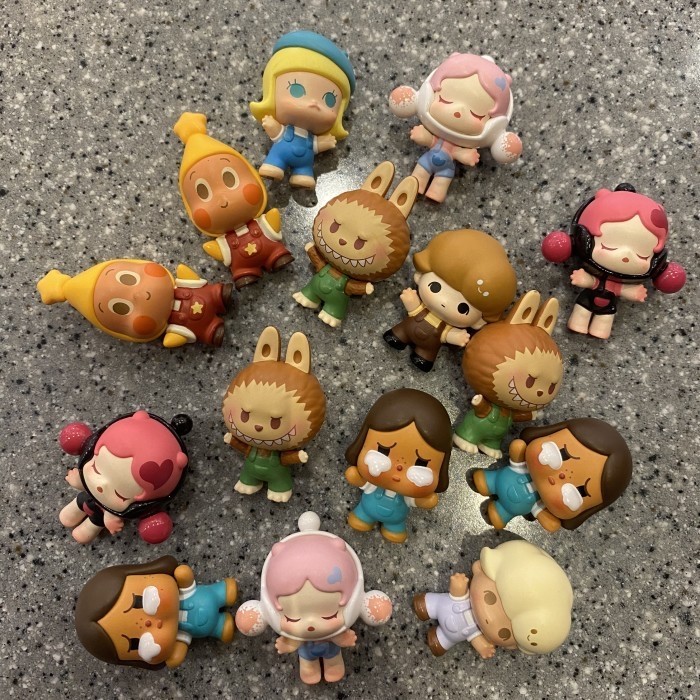 Jual Pop mart pop bean labubu cry baby skull panda molly twinkle ...