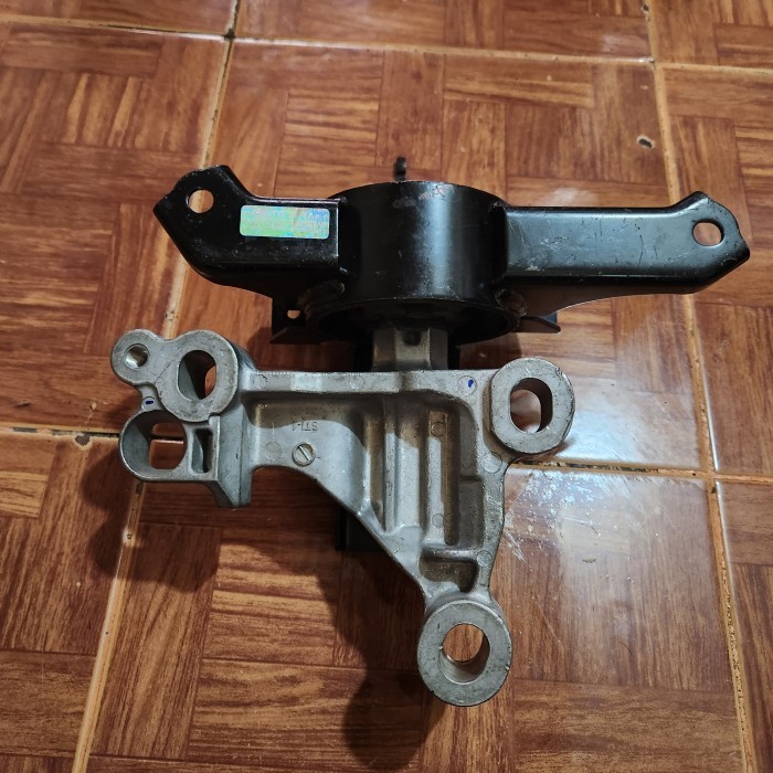 Jual Engine mounting dudukan mesin toyota raize rocky kiri matic asli ...