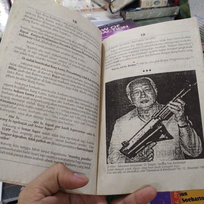 Jual buku sejarah 10 dosa besar Soeharto | Shopee Indonesia