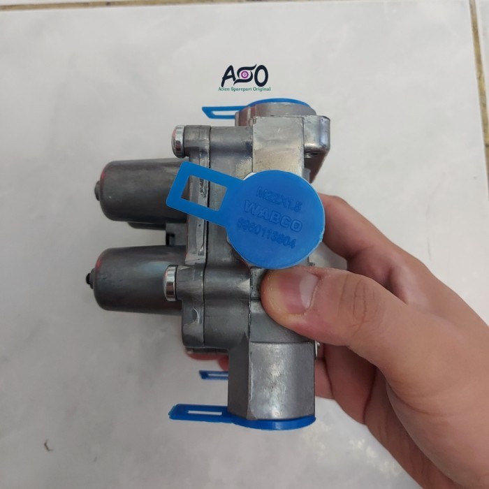 Jual Paling Baik Quadruple Circuit 4 Way Valve Hino 500 Wabco ...