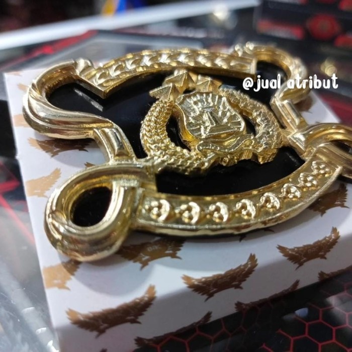 Jual Seragam Sekolah Baret Merah Camel + Emblem Reserse/Densus Reskrim ...