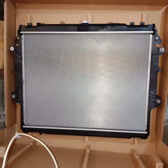 Jual HARGA DISC - radiator assy innova/fortuner bensin m/t bensin 16410 ...