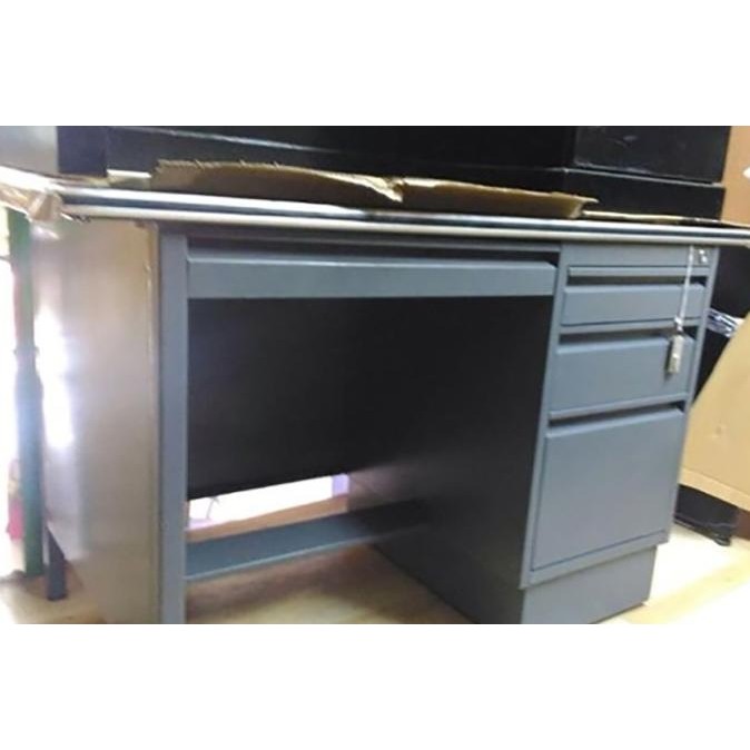 Jual Meja Tulis Meja Kantor Meja Kerja Besi 1/2 Biro V701 VIP | Shopee ...