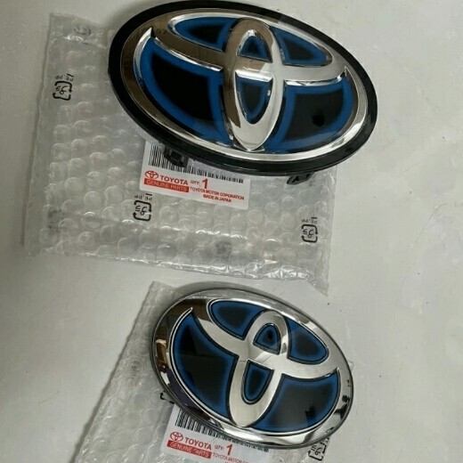 Jual Jual Logo Emblem Toyota Hybrid Innova Zenix 2023 - Depan ...