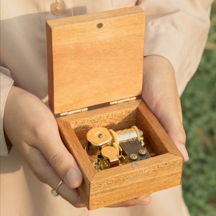 Jual Aventy - Kotak Kayu Musik Kayu Kado Ulang Tahun / Wooden Music Box ...