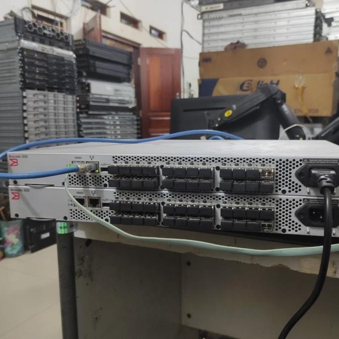 Jual Brocade 300 24-Port FC 8GB Fibre Channel SAN Switch Murah | Shopee ...