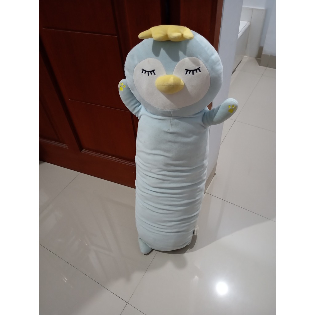 Jual MINISO PENGUIN JUMBO KING LONG PILLOW BANTAL GULING BONEKA SIZE ...