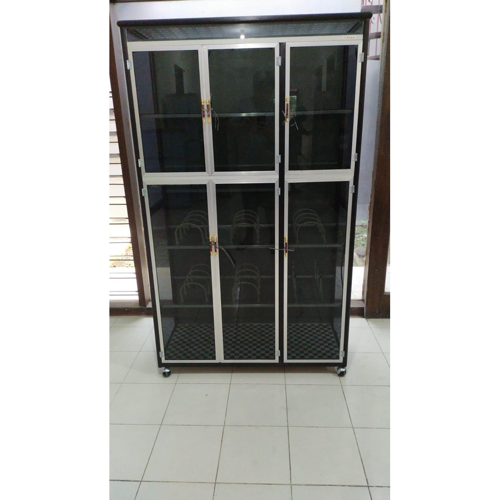 Jual Produk Ready Lemari Piring Kaca Rak Piring 3 Pintu Full Kaca Riben ...