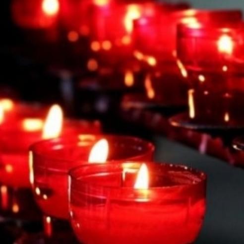 Jual Nyak Sembahyang 5 Liter Merah / Nyak Lilin Puja Bakti 5 Liter ...