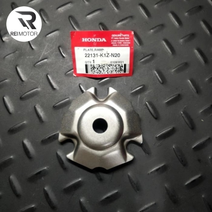 Jual PLAT RAMP BESI TUTUP RUMAH ROLLER PCX ADV 160 ORI AHM 22131-K1Z ...