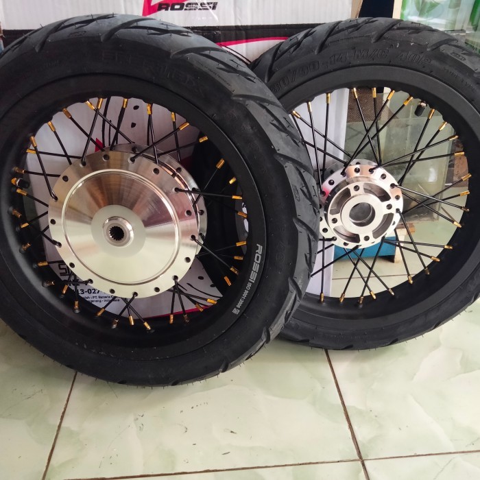 Jual velg Yamaha Mio, Fino, M3 dan x ride tapak lebar 250/215x14 plus ban | Shopee Indonesia