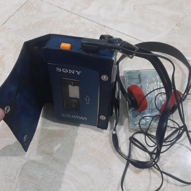 Jual Sony Walkman TPS L2 Komplit Cover kulit + Tali nya asli Japan Very ...