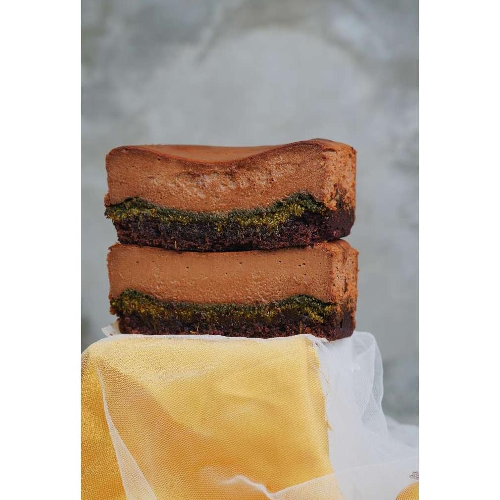 Jual BASQUE BURNT CHEESECAKE, ORIGINAL/ WITH BROWNIES / PISTACHIO ...