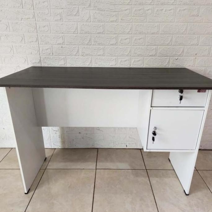 Jual Meja Kerja Kantor Meja Tulis 1/2 Biro Meja Komputer Lula MT 120 Set Kursi Putar Jaring ...