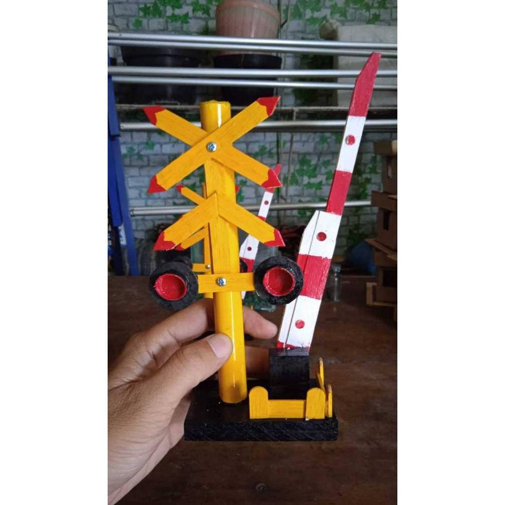 Jual uj-32 MAINAN MINIATUR PALANG PINTU KERETA API INDONESIA PALANG ...