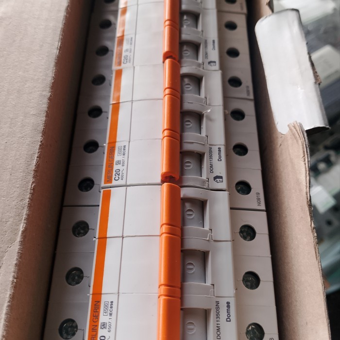 Jual Mcb Domae Merlin gerin 20a 3phase | Shopee Indonesia