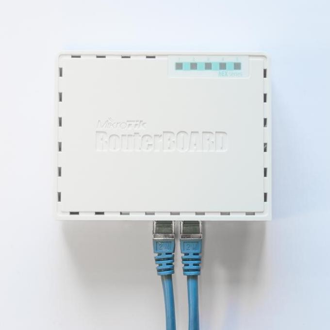 Jual Router Mikrotik Rb750Gr3 5Port Gigabit Router 750Gr3 / Rb-750-Gr3 ...
