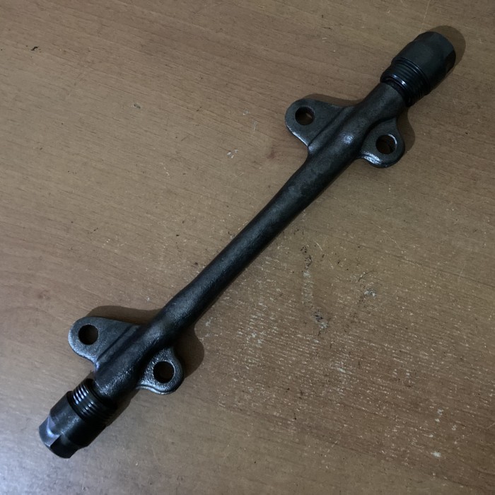 Jual Lower Arm Control Shaft Kanan RH Toyota Corona RT40 RT81 1967-1973 ...
