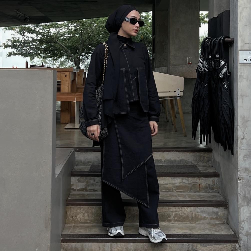 Jual DISKON LOZY HIJAB - NAOMI SET (ONE SET LINEN CROPTY) | Shopee Indonesia