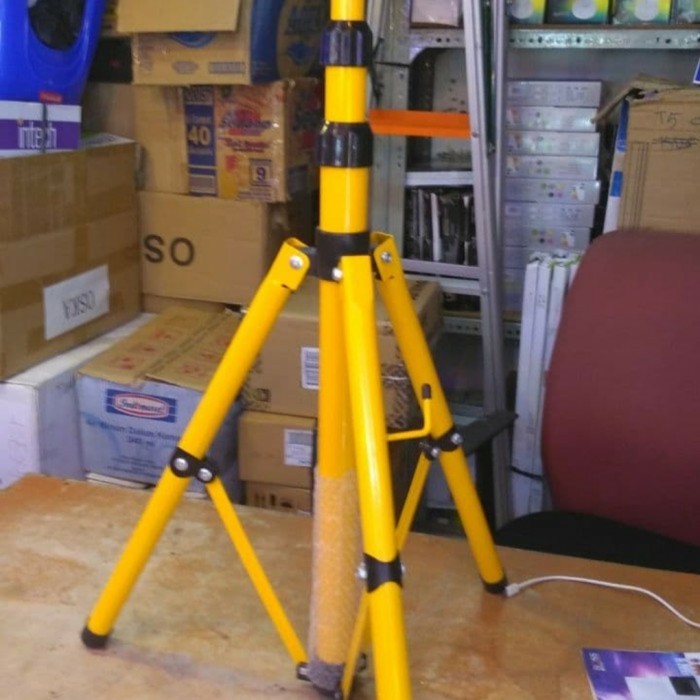 Jual Tripod Tiang Lampu Sorot Led 3 Kaki Tinggi 1,5Meter | Shopee Indonesia