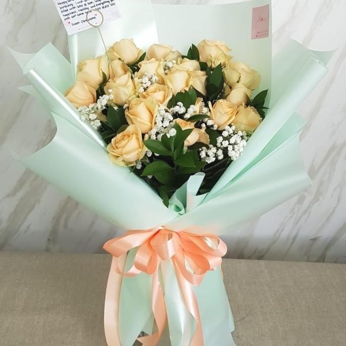Jual Buket Bunga Mawar dan Babybreath Segar /Fresh Roses Hand Bouquet ...