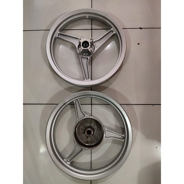 Jual Velg Daytona Japan Original Palang 3 Matik 14 Inch Silver Hitam ...