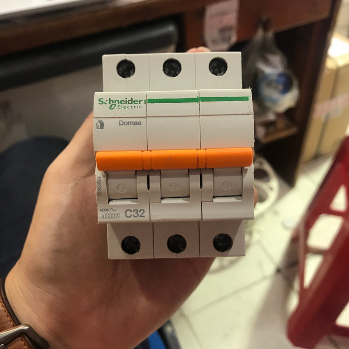 Jual Mcb Schneider Domae 3 Phase 3P 3 Pole 32A 32 Ampere 32 A Original 100% | Shopee Indonesia