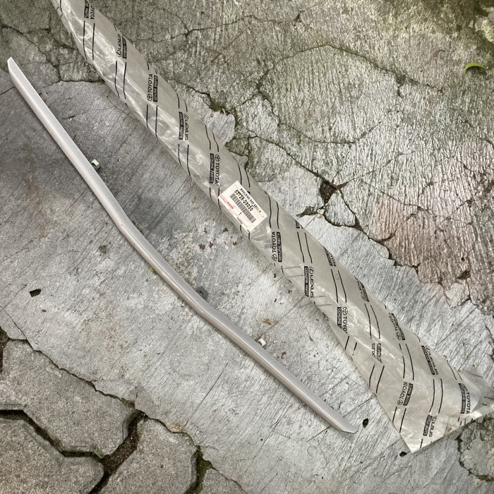 Jual List Lis Moulding Radiator Grille Grill No 8 Tengah Bawah Silver ...