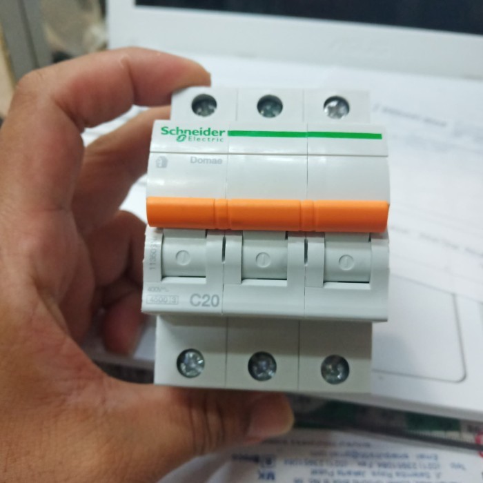 Jual Mcb Schneider /Merlin Gerin Domae 3P C20 20Aoriginal | Shopee Indonesia