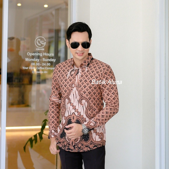 Jual Baju Batik Pria Slimfit Lengan Panjang - Elegan, Adem & Tidak ...